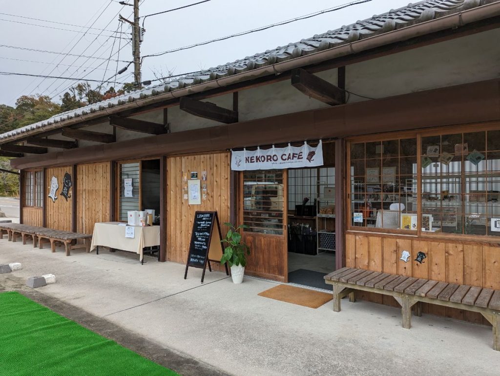 根来寺の国宝「大塔」を眺めながらイチジクたっぷり秋のパフェに舌鼓「NEKORO CAFE」 | 和歌山道の駅ドットコム